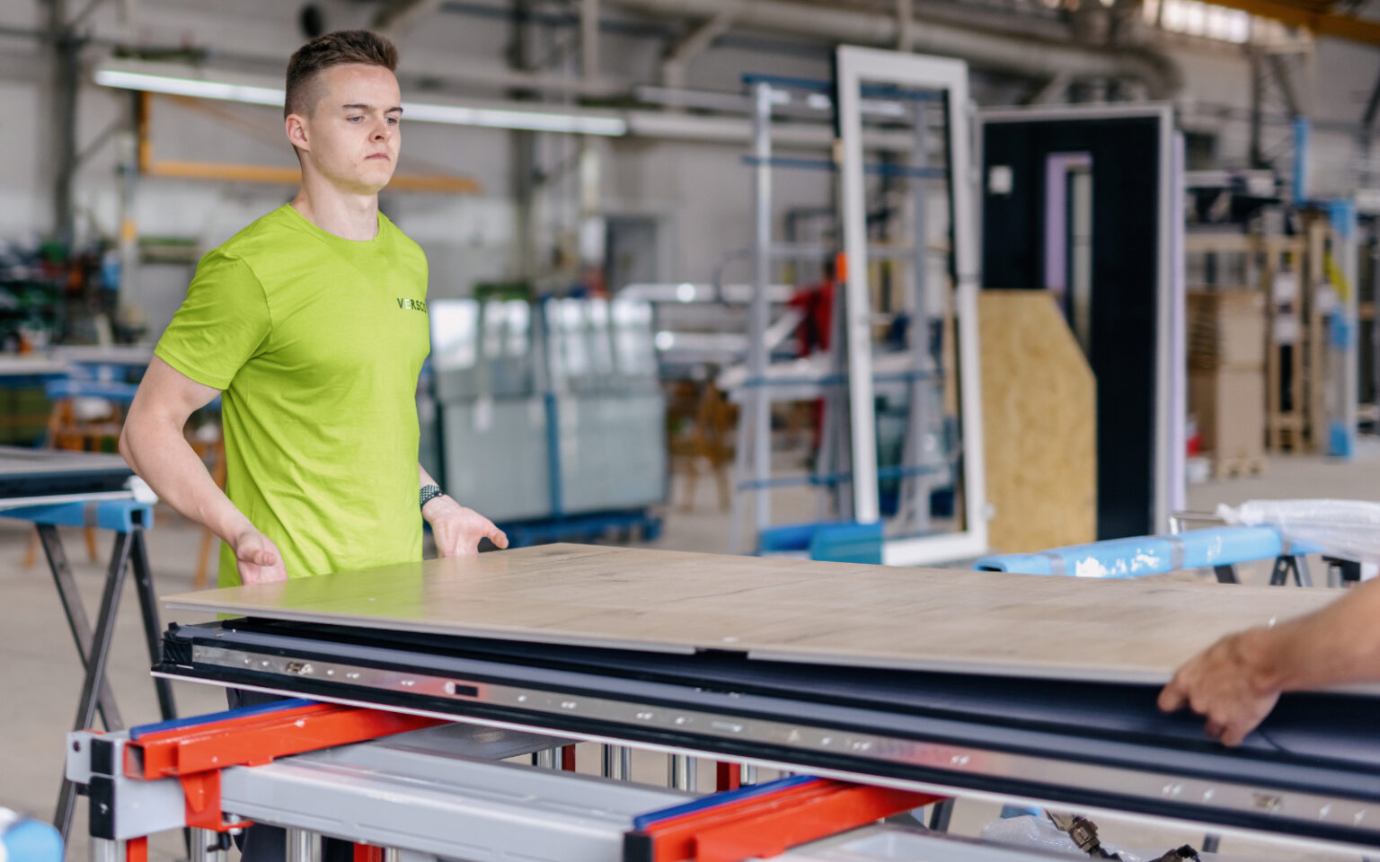 Haustüren aus Keramik, Aluminium, Echtholz und Naturstein